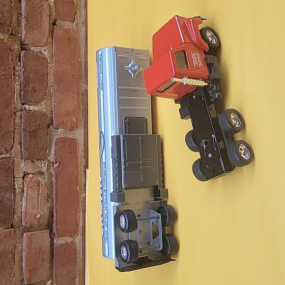 ERTL | Toys | The Ertl Crown Central Petroleum Corporation Toy Truck ...